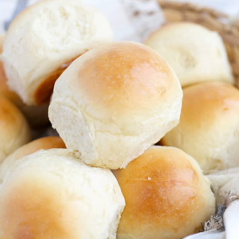 Quick and Easy Homemade Dinner Roll Recipe - SHK