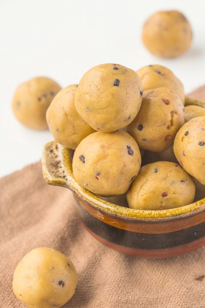 No Bake Mixed Berry Snack Bites - SHK