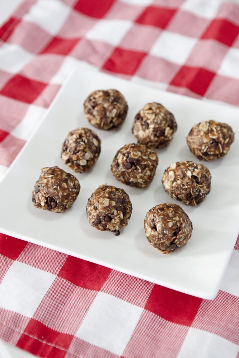 Chocolate & Dates Snack Bites - Super Healthy Kids