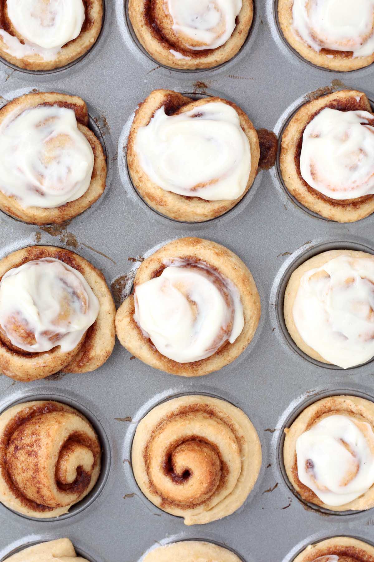 Mini Cinnamon Rolls: Step By Step Instructions - SHK